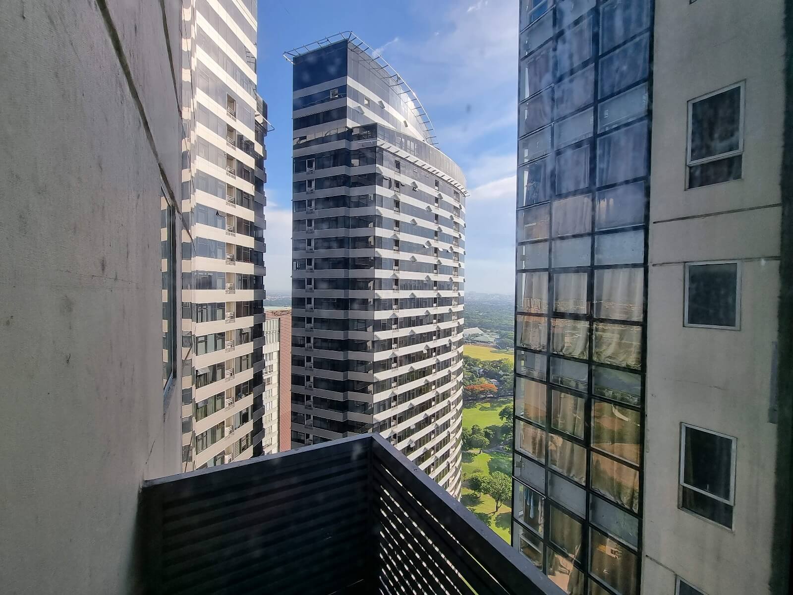 SOLD - Ready to move-in Condo For Sale in BGC, Taguig - 22C03 - Fort ...